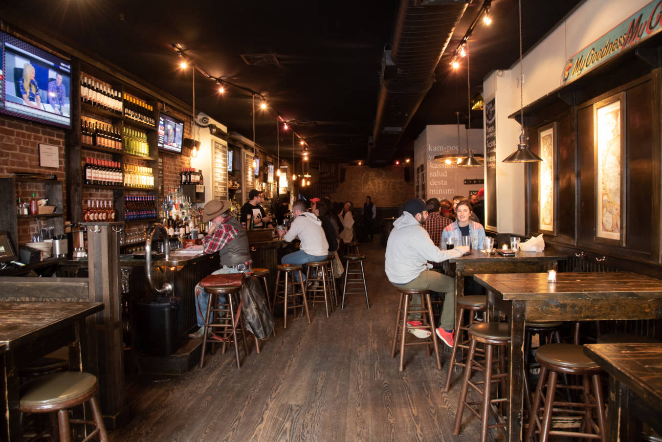 Slainte Bar and Lounge - Tourist's Book